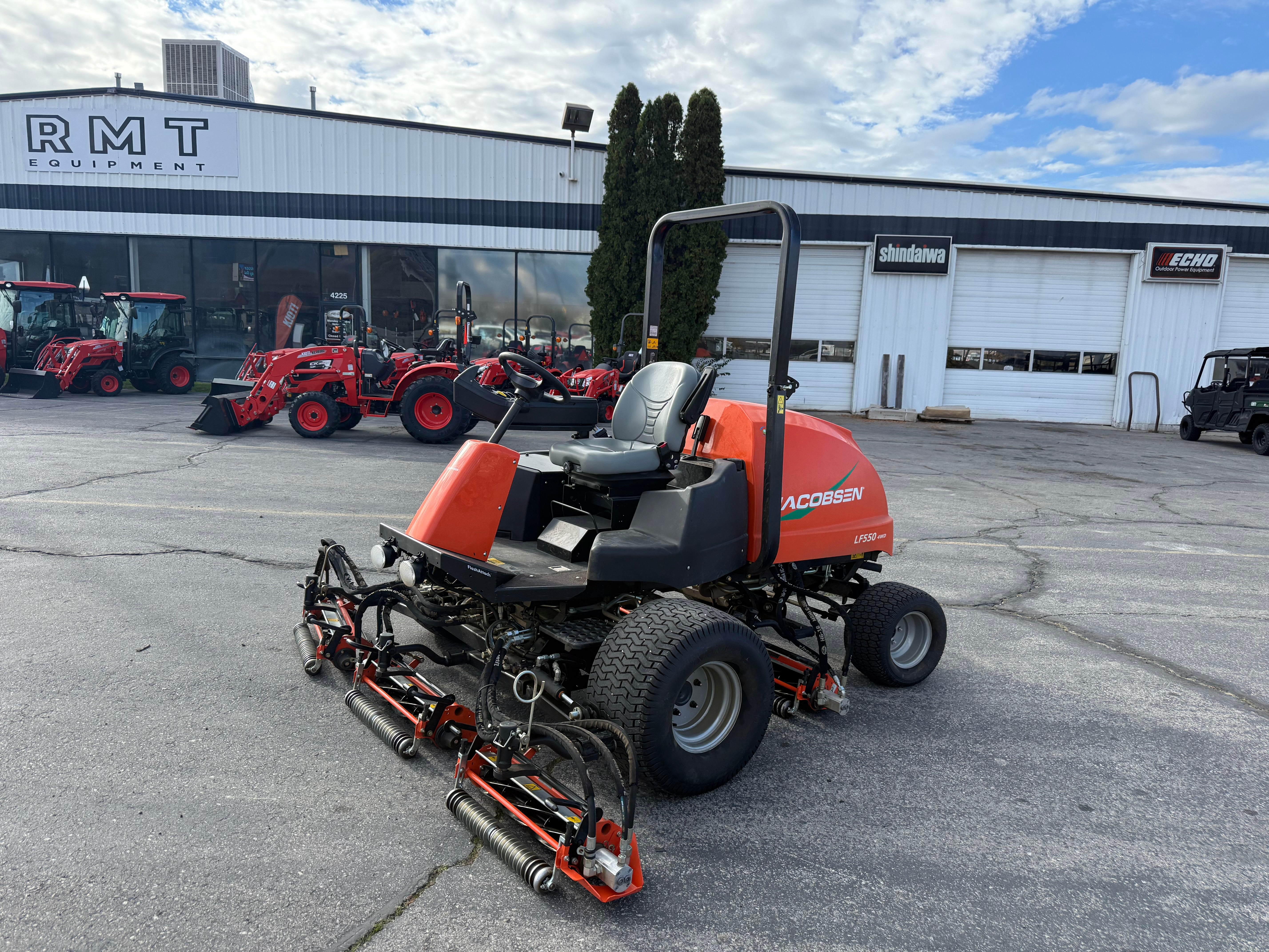 LF550 LIGHTWEIGHT FAIRWAY MOWER 44.9HP – RMT Equipment